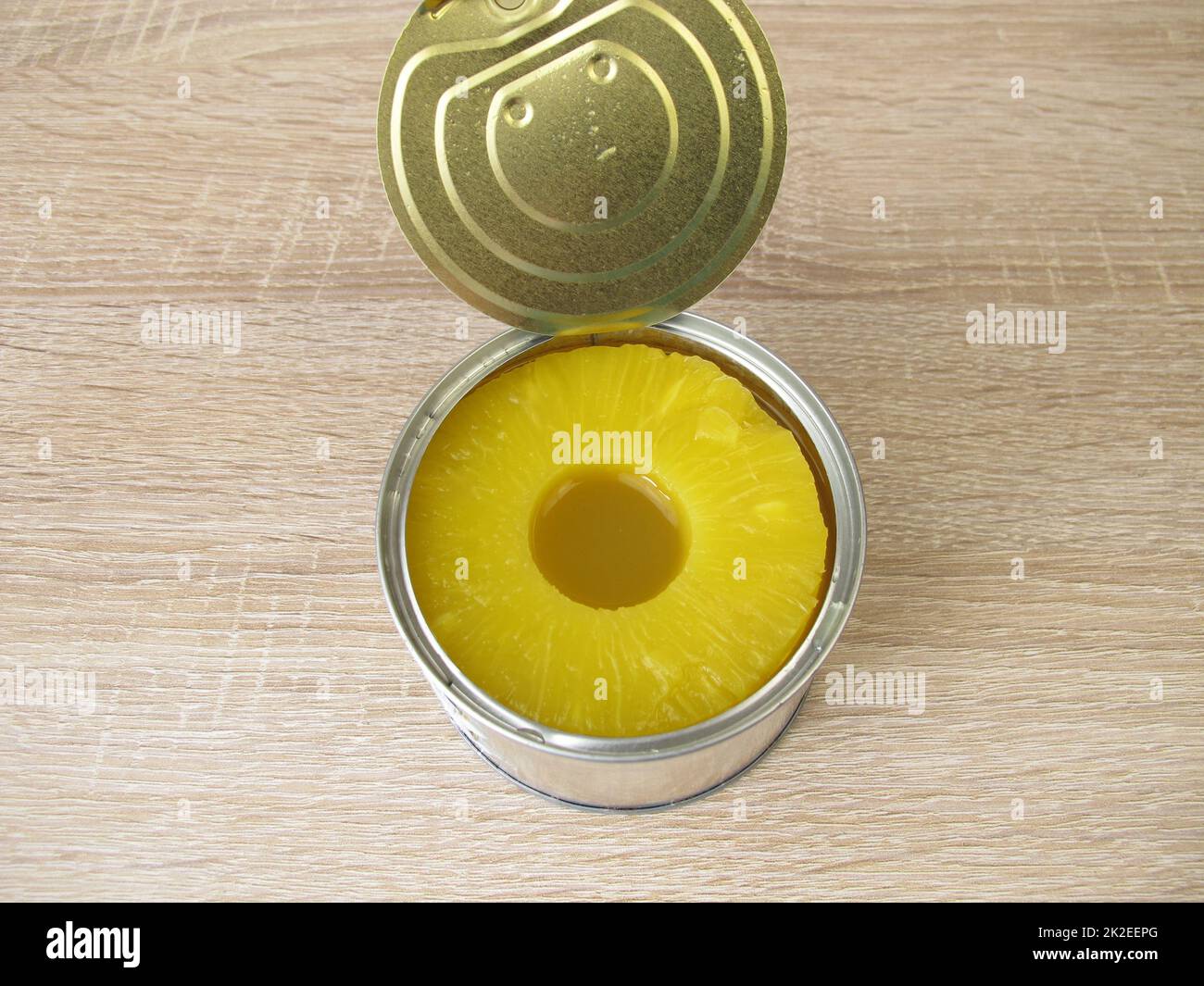 Dosen obst -Fotos und -Bildmaterial in hoher Auflösung – Alamy