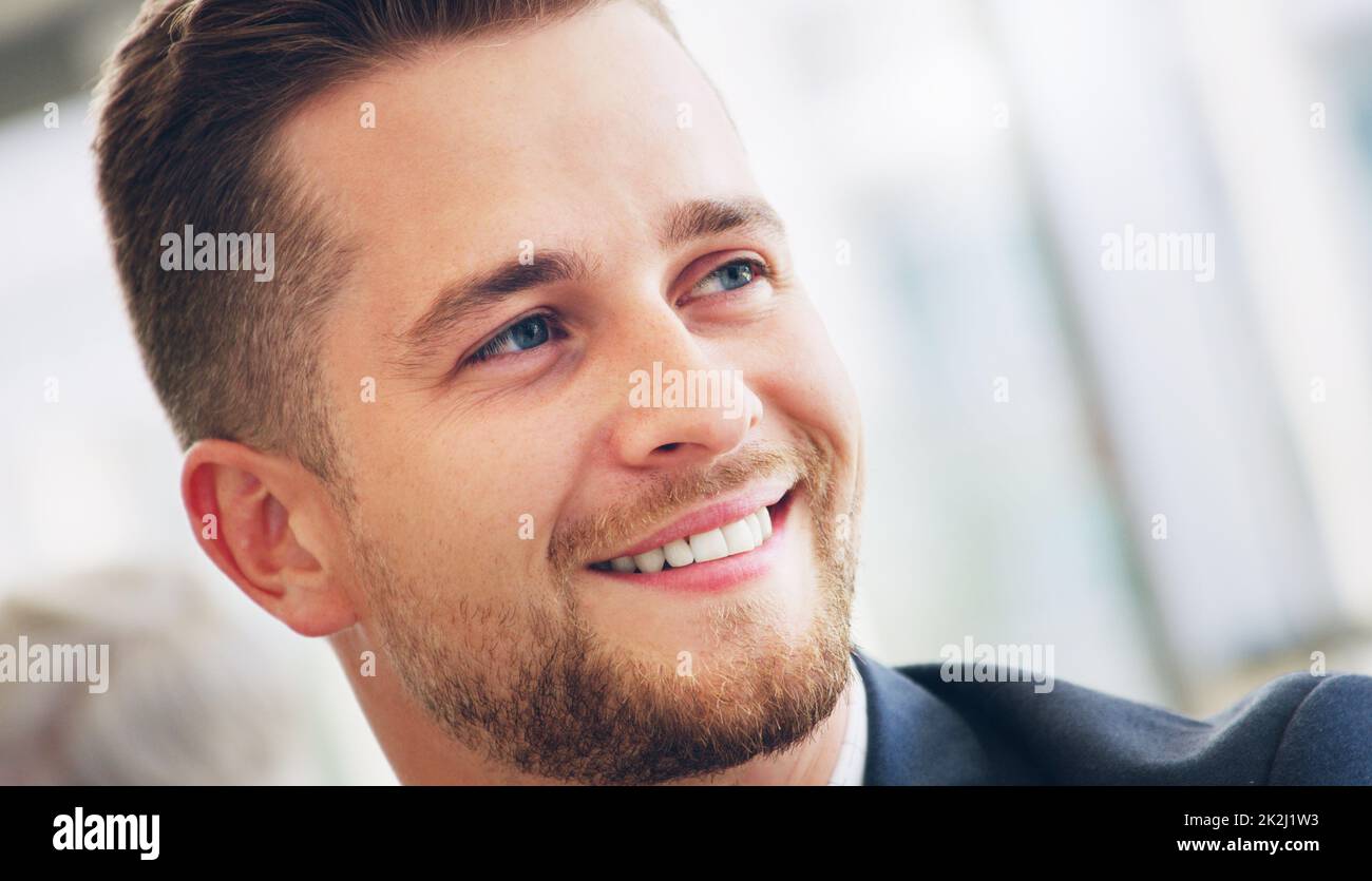 Voll angezogen -Fotos und -Bildmaterial in hoher Auflösung – Alamy