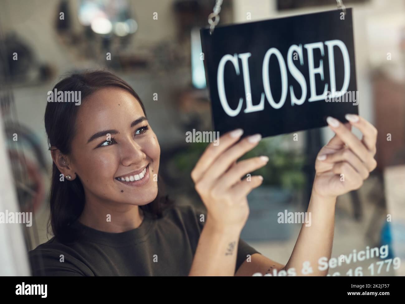 Es war ein so lohnender Tag. Aufnahme einer attraktiven jungen Frau ...