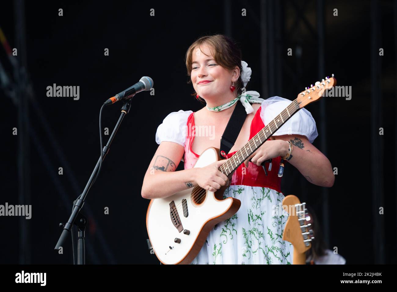 Katy J Pearson spielt die Mountain Stage beim Green man 2022 ...