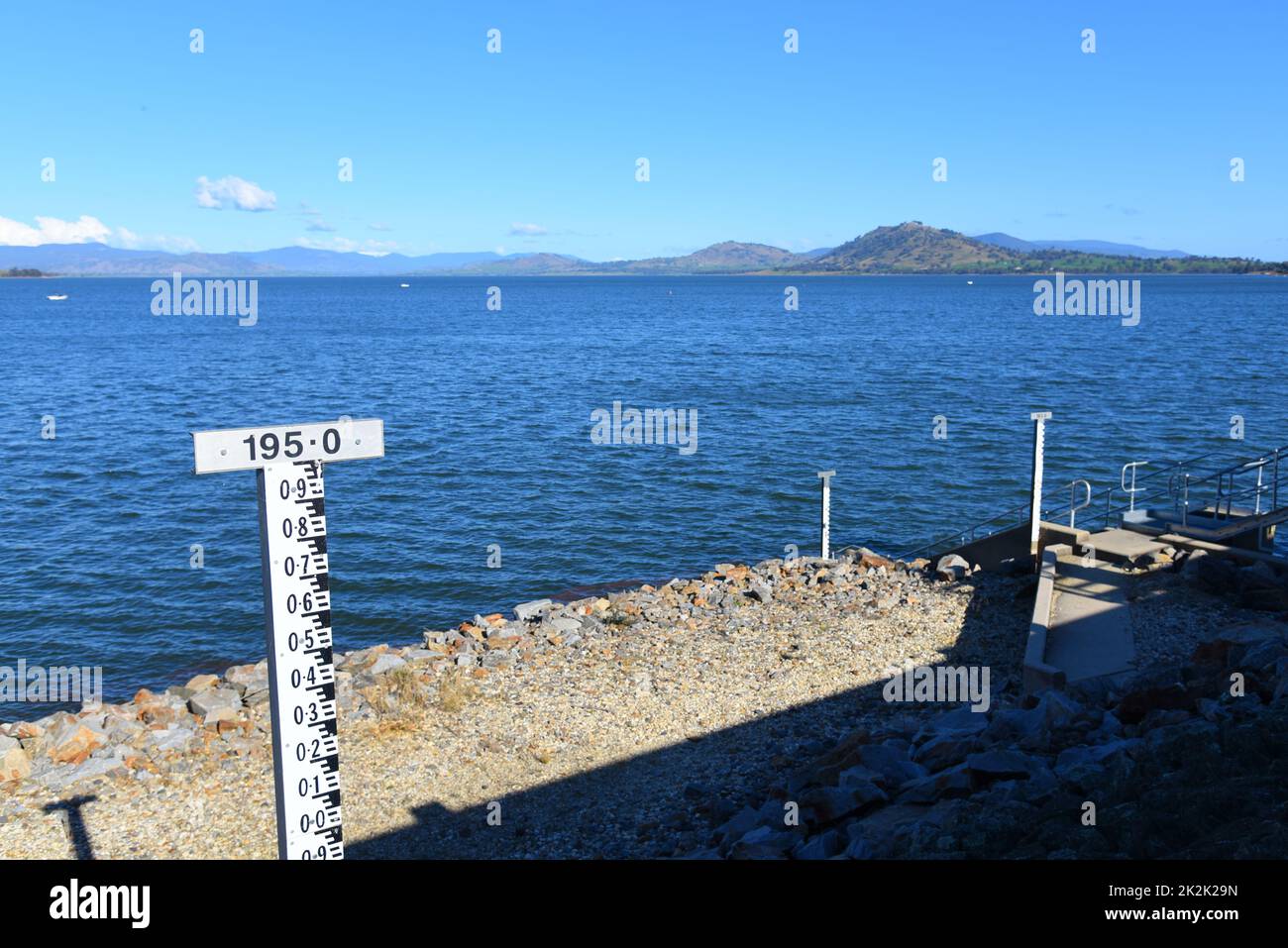 Die Messungen für Wassergezeiten an einem Fluss, Steel Ruler ...