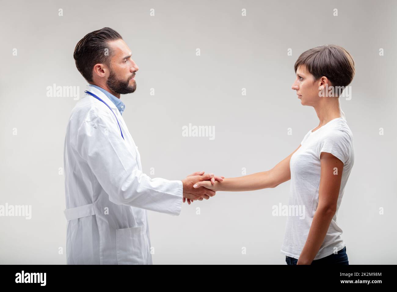Physician an patient -Fotos und -Bildmaterial in hoher Auflösung – Alamy