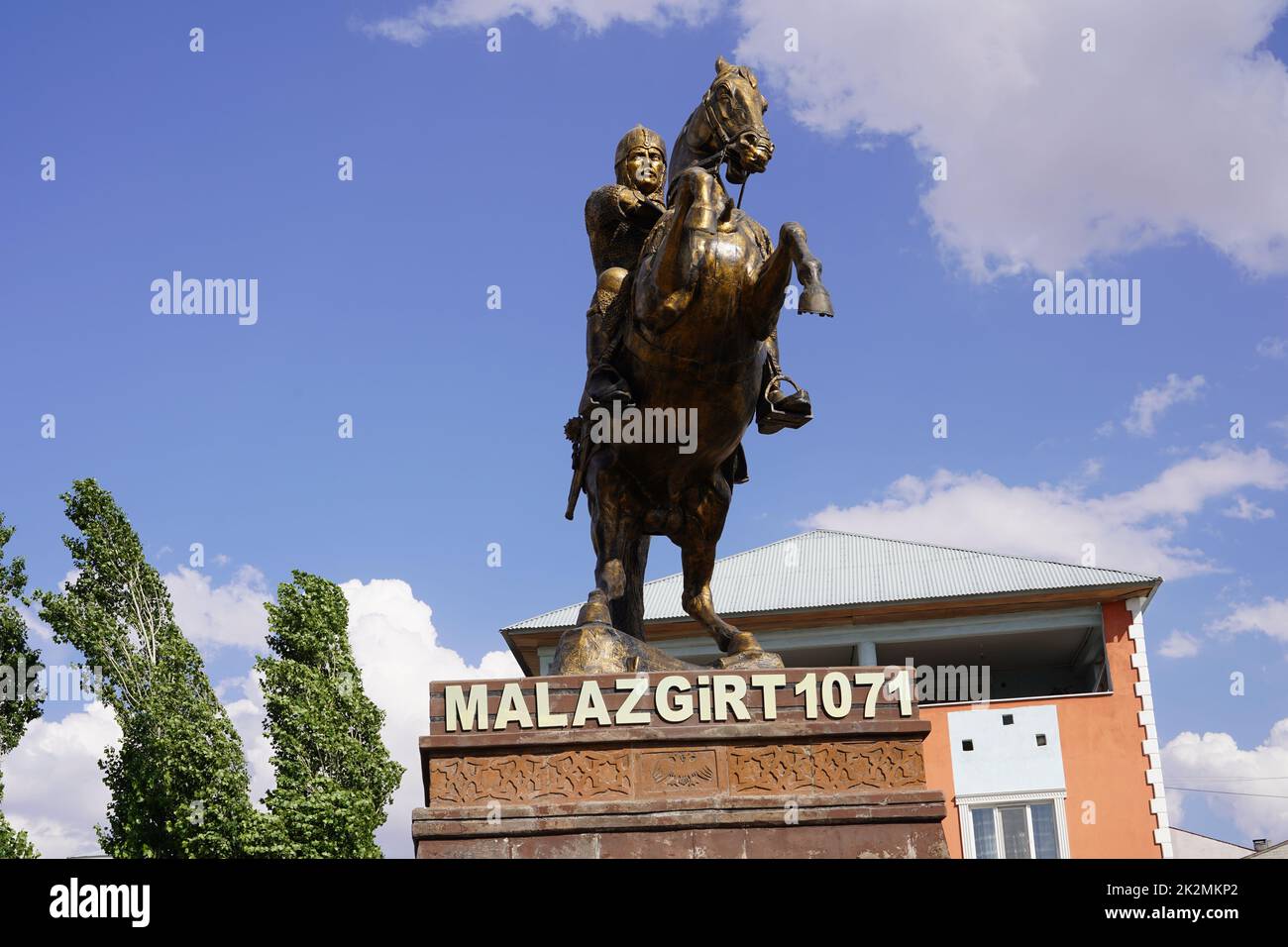 Statue des türkischen Helden auf Pferd, Alp Arslan (Ehrenwert in ...