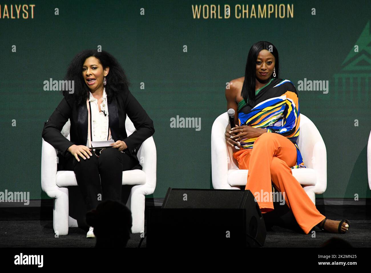 09/19/2022 New York, New York Mimi Fawaz und Chiney Ogwumike sprechen ...