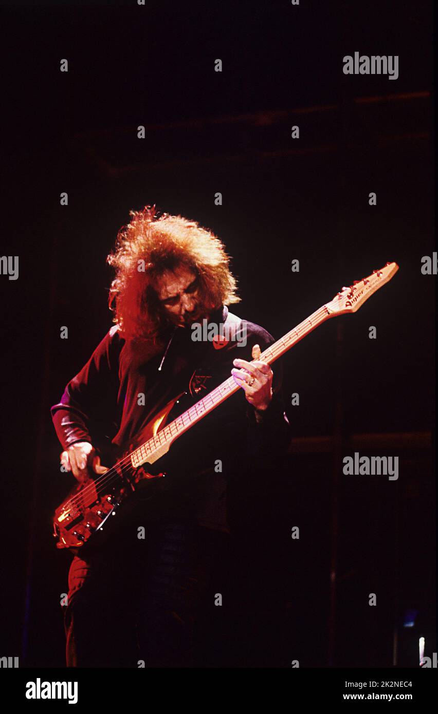 Geezer butler -Fotos und -Bildmaterial in hoher Auflösung – Alamy