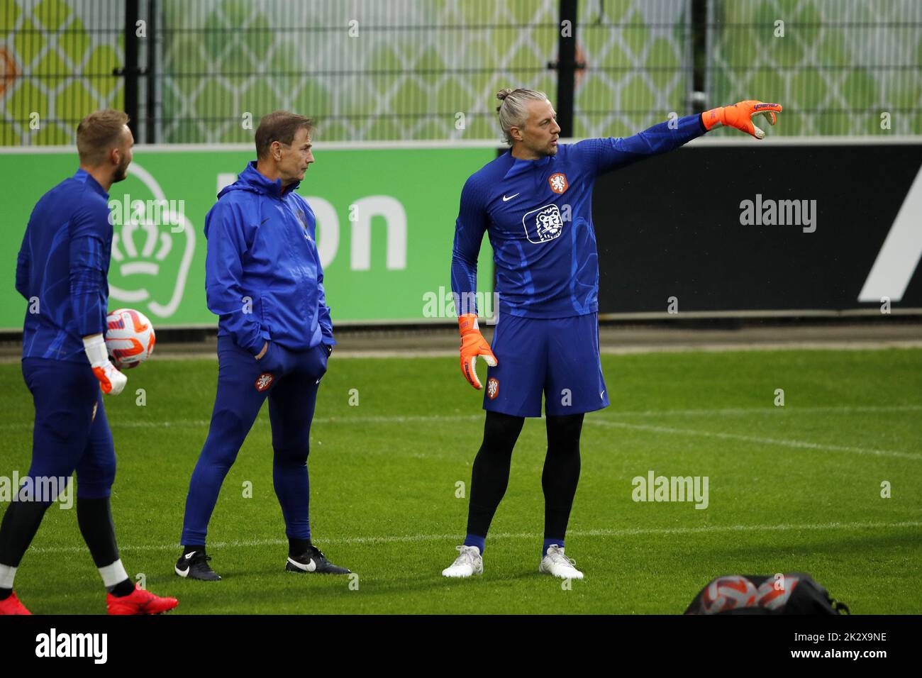 ZEIST - (lr) Holland-Torwarttrainer Frans Hoek, Holland-Torwart Remko ...
