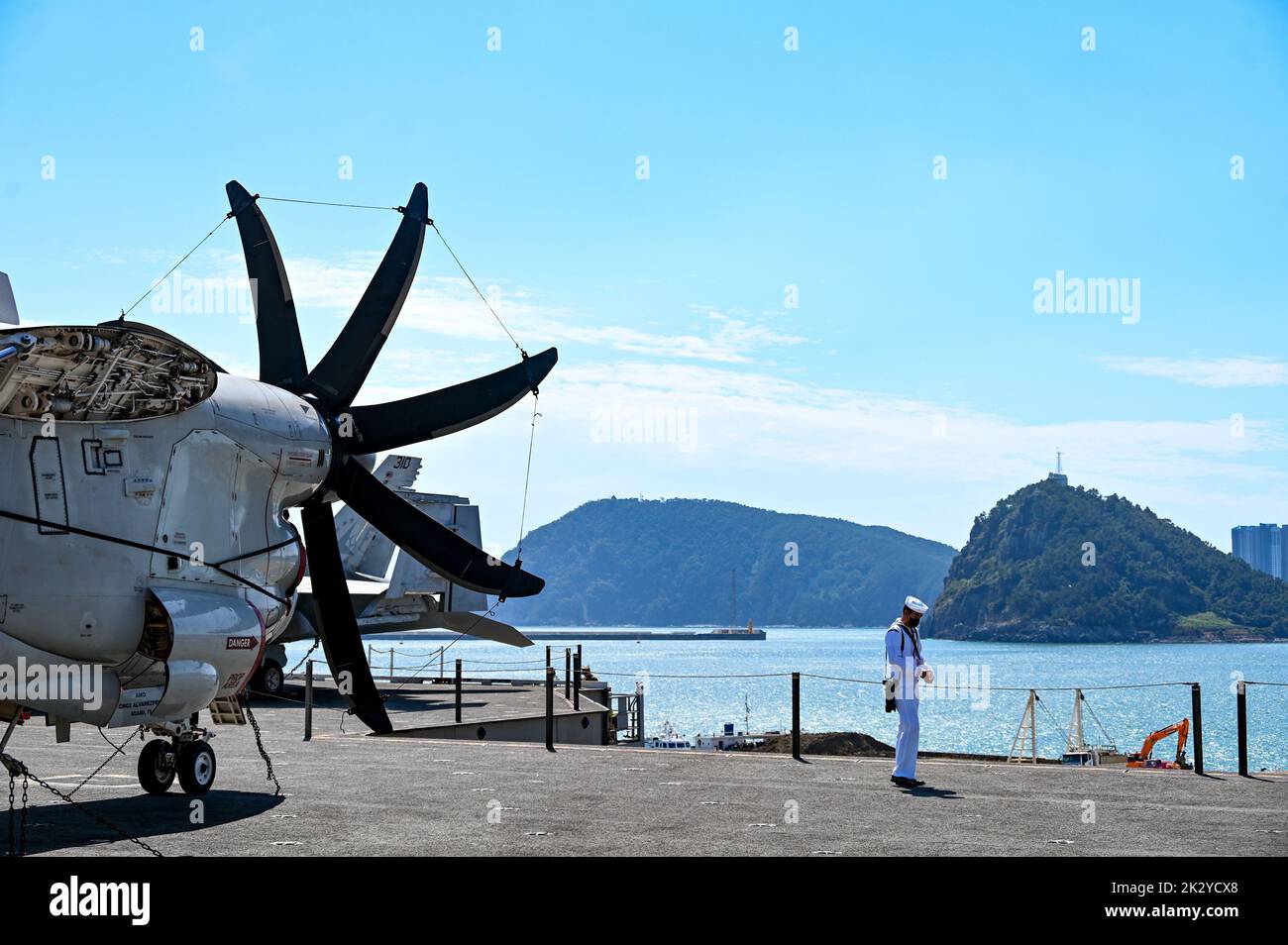 Busan, Südkorea. 23. September 2022. Der Seemann der US-Marine steht am ...