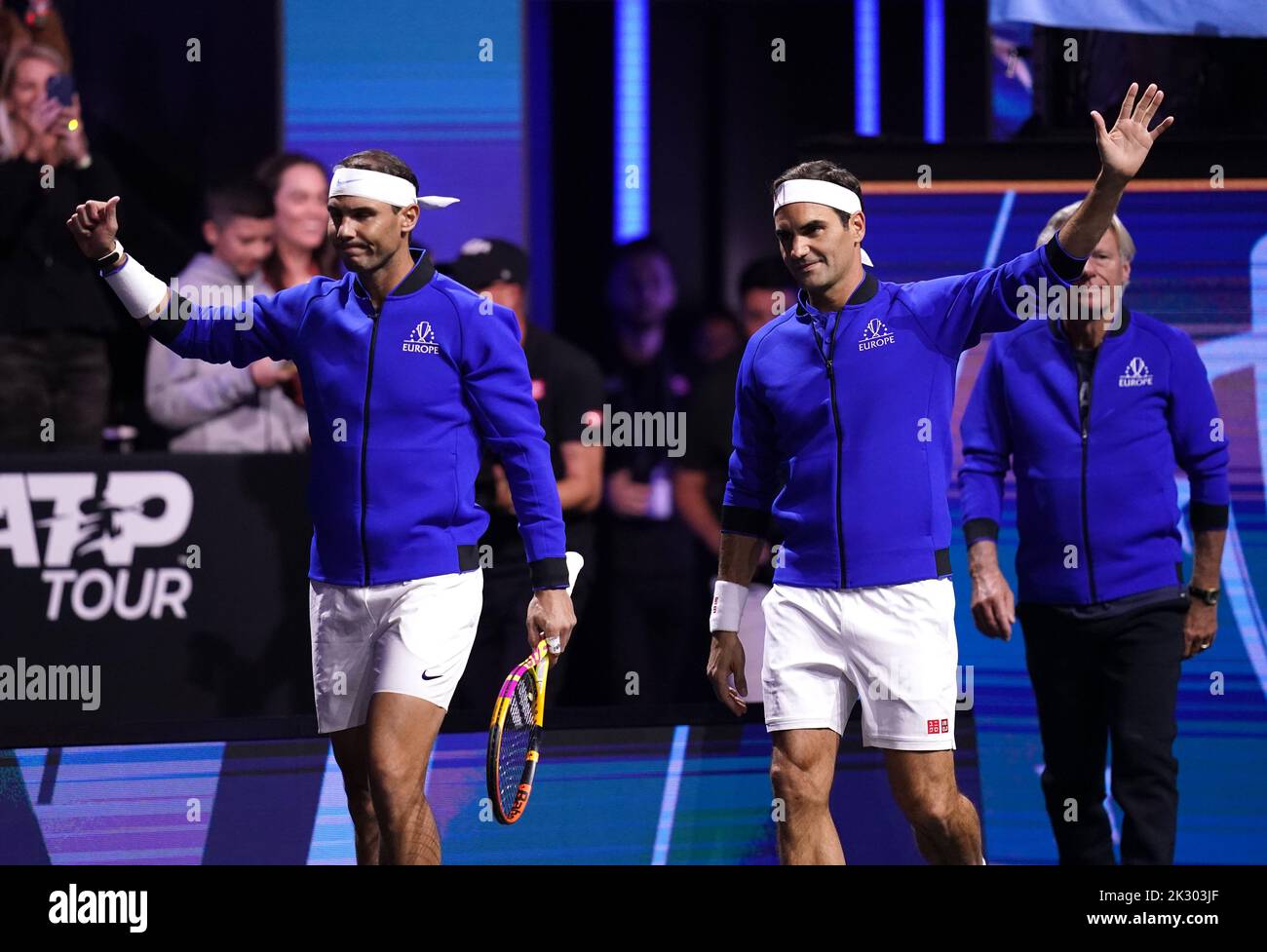 Rafael Nadal (links) und Roger Federer vom Team Europe starten ihr Spiel am ersten Tag des Laver ...