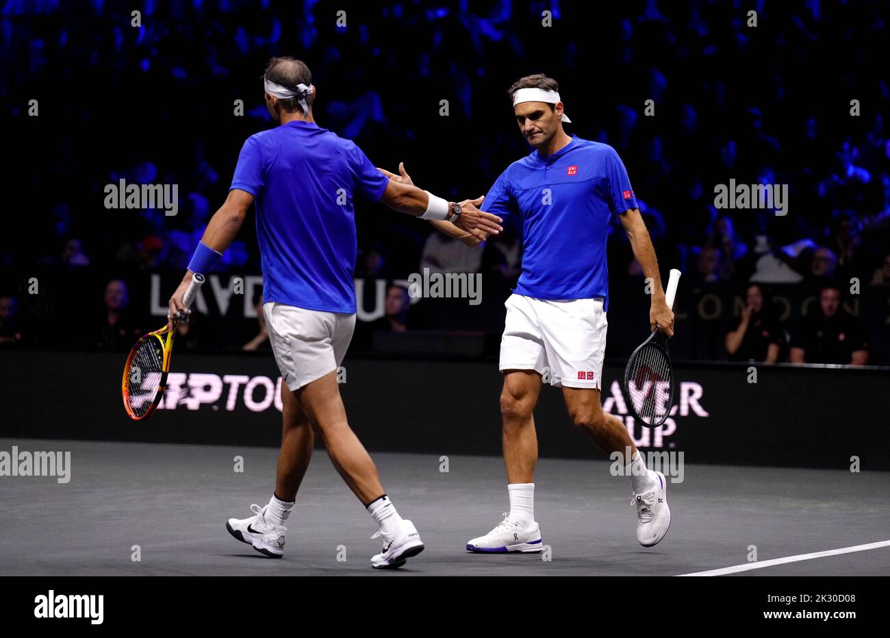 Roger Federer (rechts) und Rafael Nadal vom Team Europe im Einsatz gegen Jack Sock und Frances ...