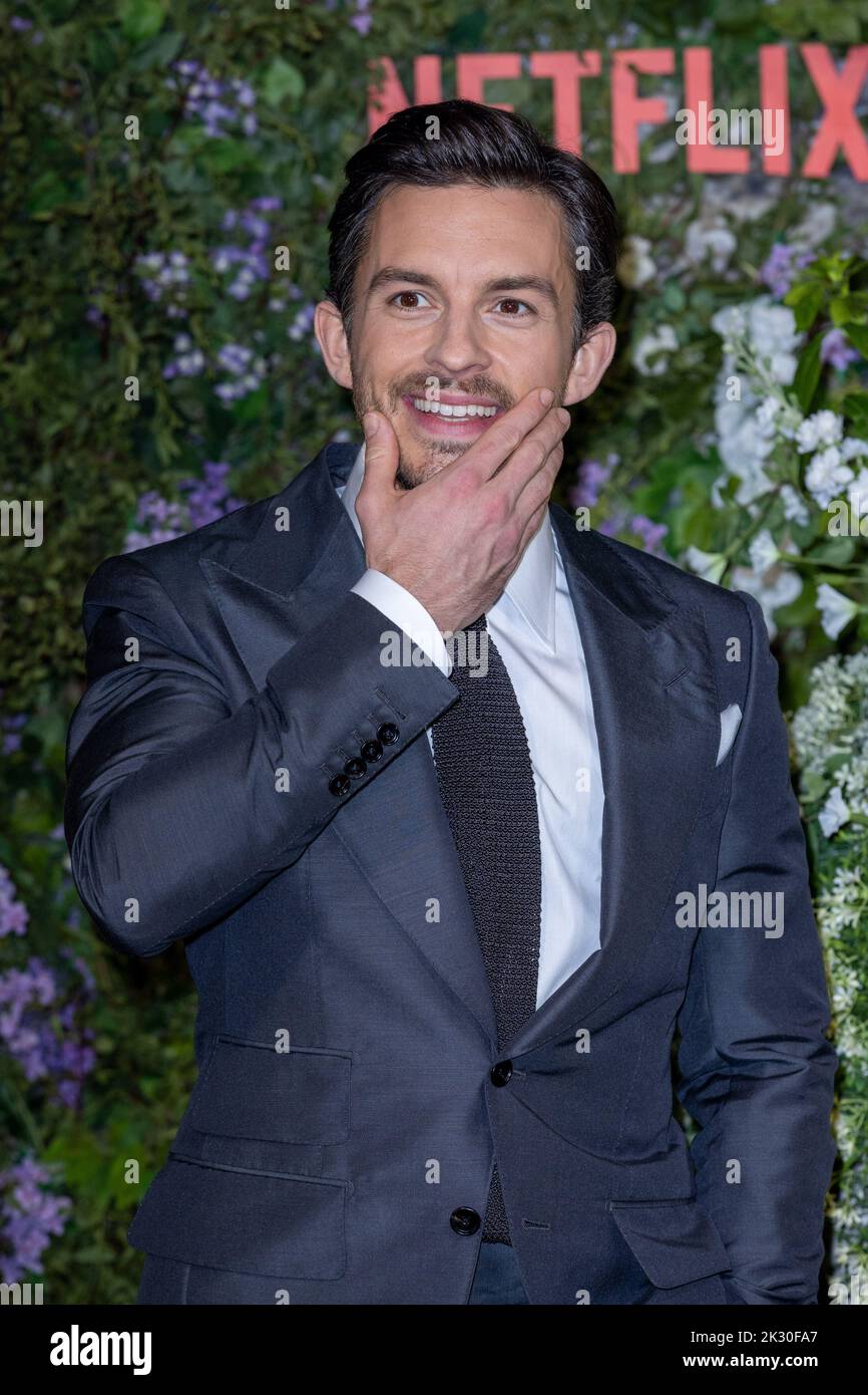 Jonathan Bailey nimmt an der Weltpremiere der 'Bridgerton'-Saison 2 in ...