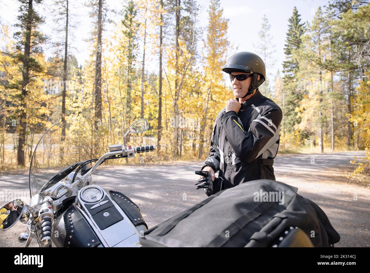 Cooler helm -Fotos und -Bildmaterial in hoher Auflösung – Alamy