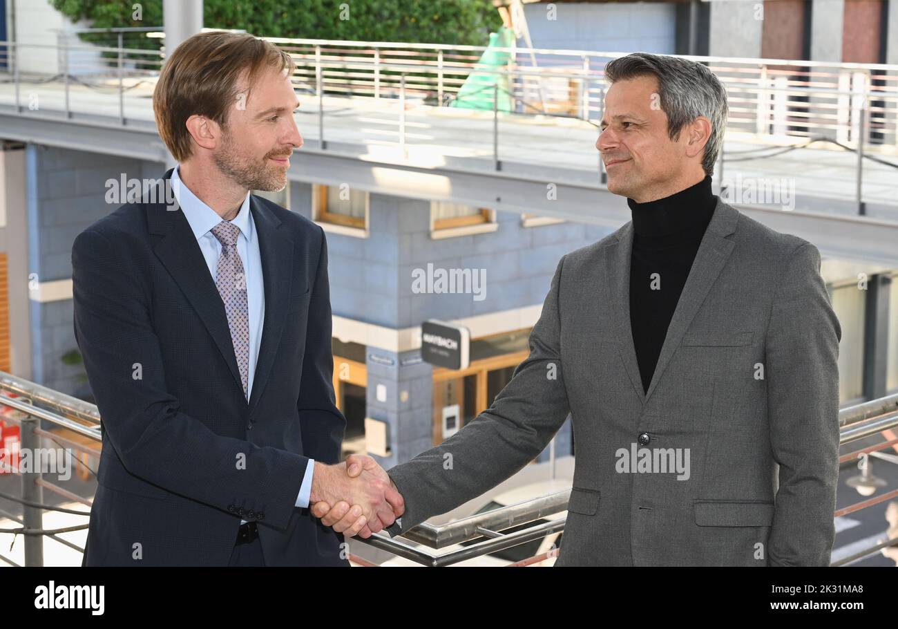 Köln, Deutschland. 22. September 2022. Die Schauspieler Jens hajek (r) und Hugo Grimm lassen ...