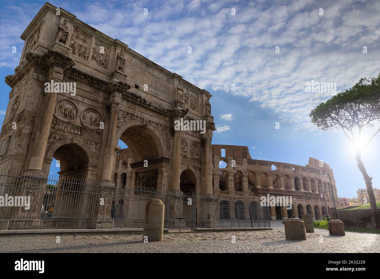 Bogen von constantine und kolosseum -Fotos und -Bildmaterial in hoher ...