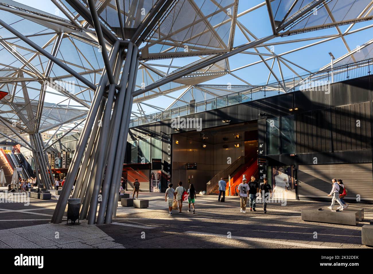 Neapel, Italien: 21. September 2022: Einkaufspassage Garibaldi ...