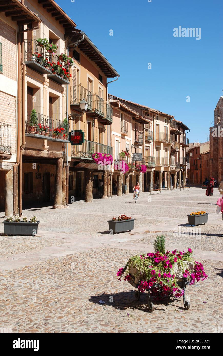 Plaza peatonal leon -Fotos und -Bildmaterial in hoher Auflösung – Alamy