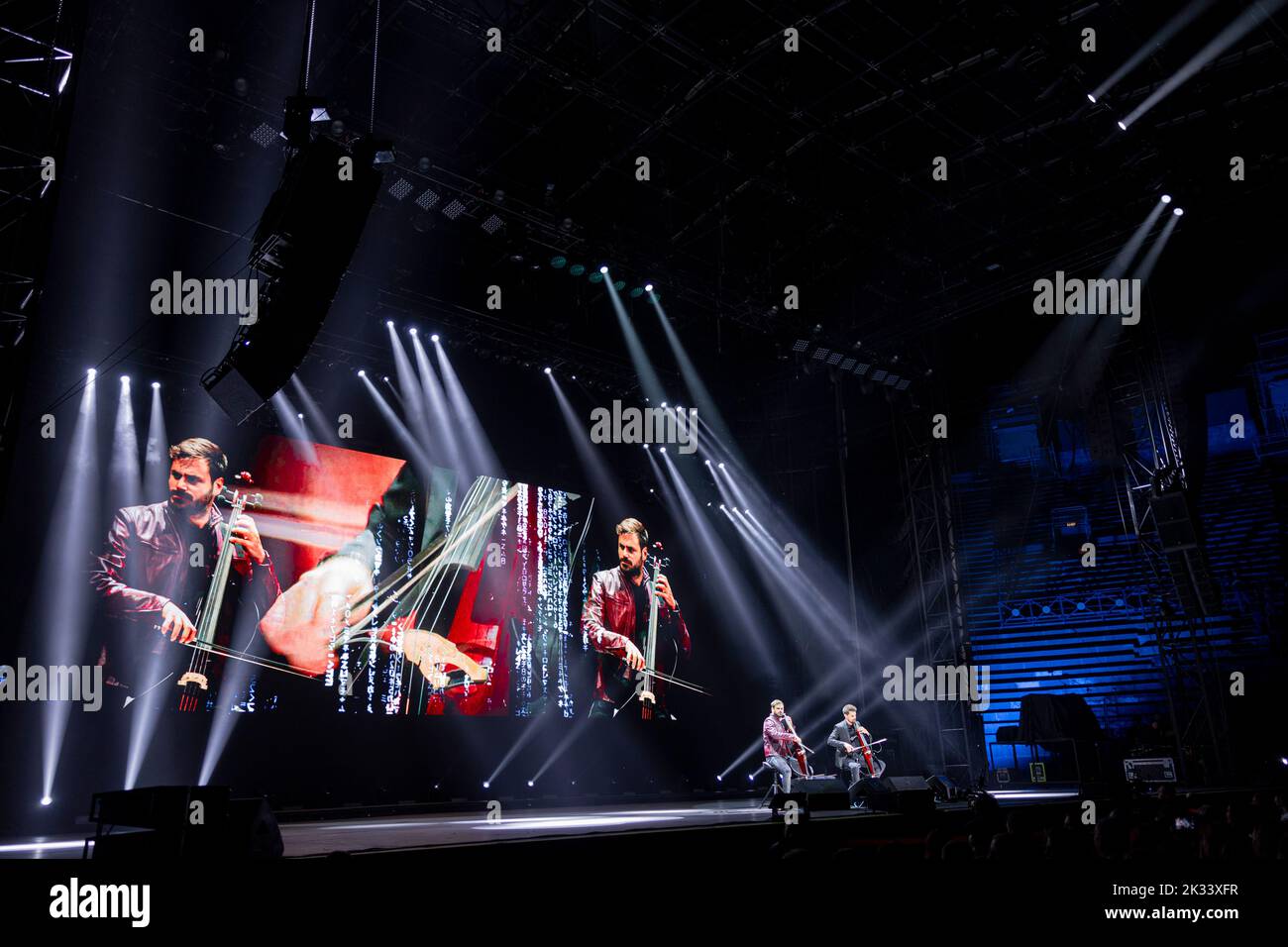 Verona Italien 22. September 2022 2Cellos - Stjepan Hauser und Luka ...