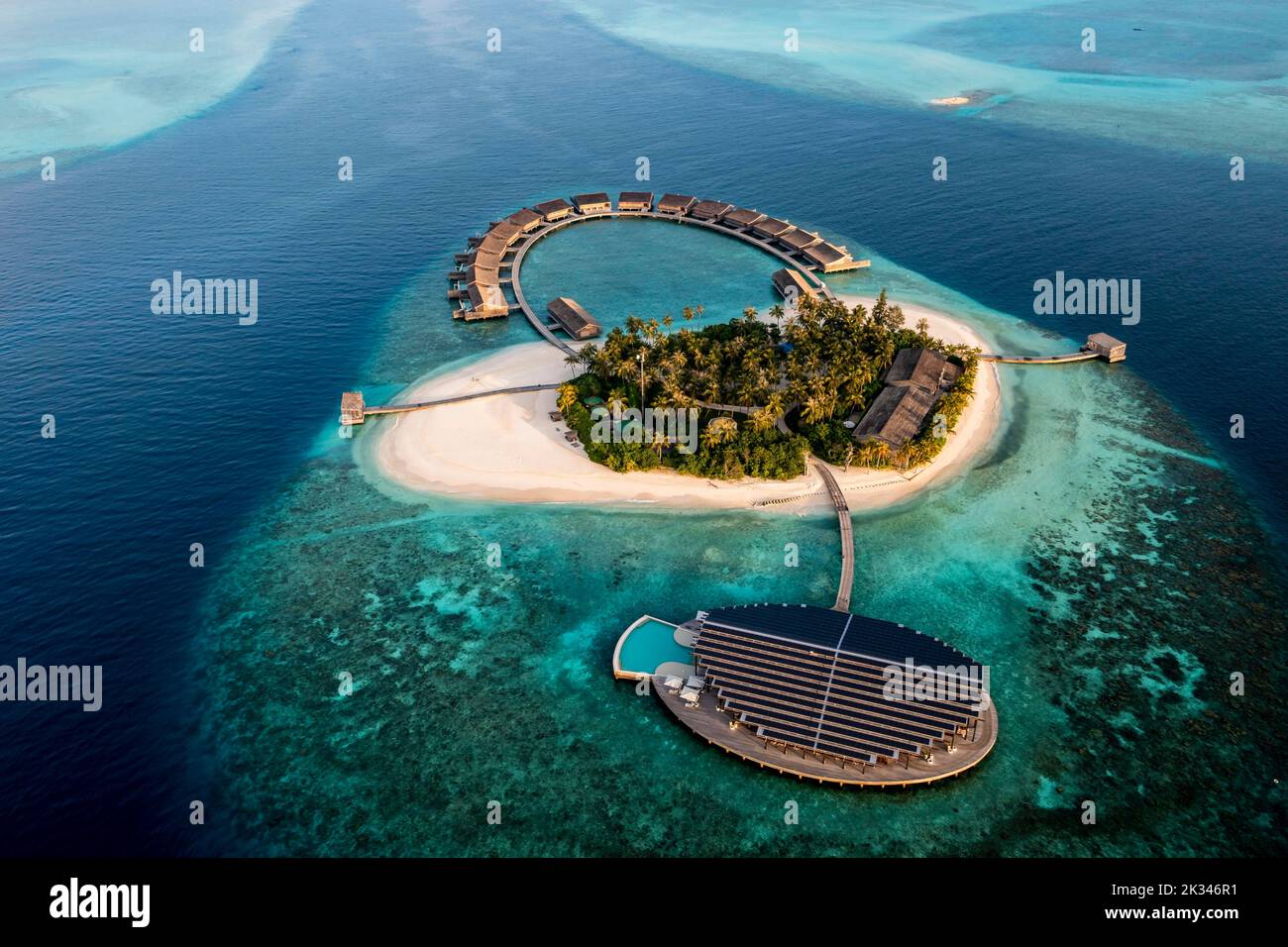 Luftaufnahme, Kudadoo Island Resort mit Stränden und Wasserbungalows ...