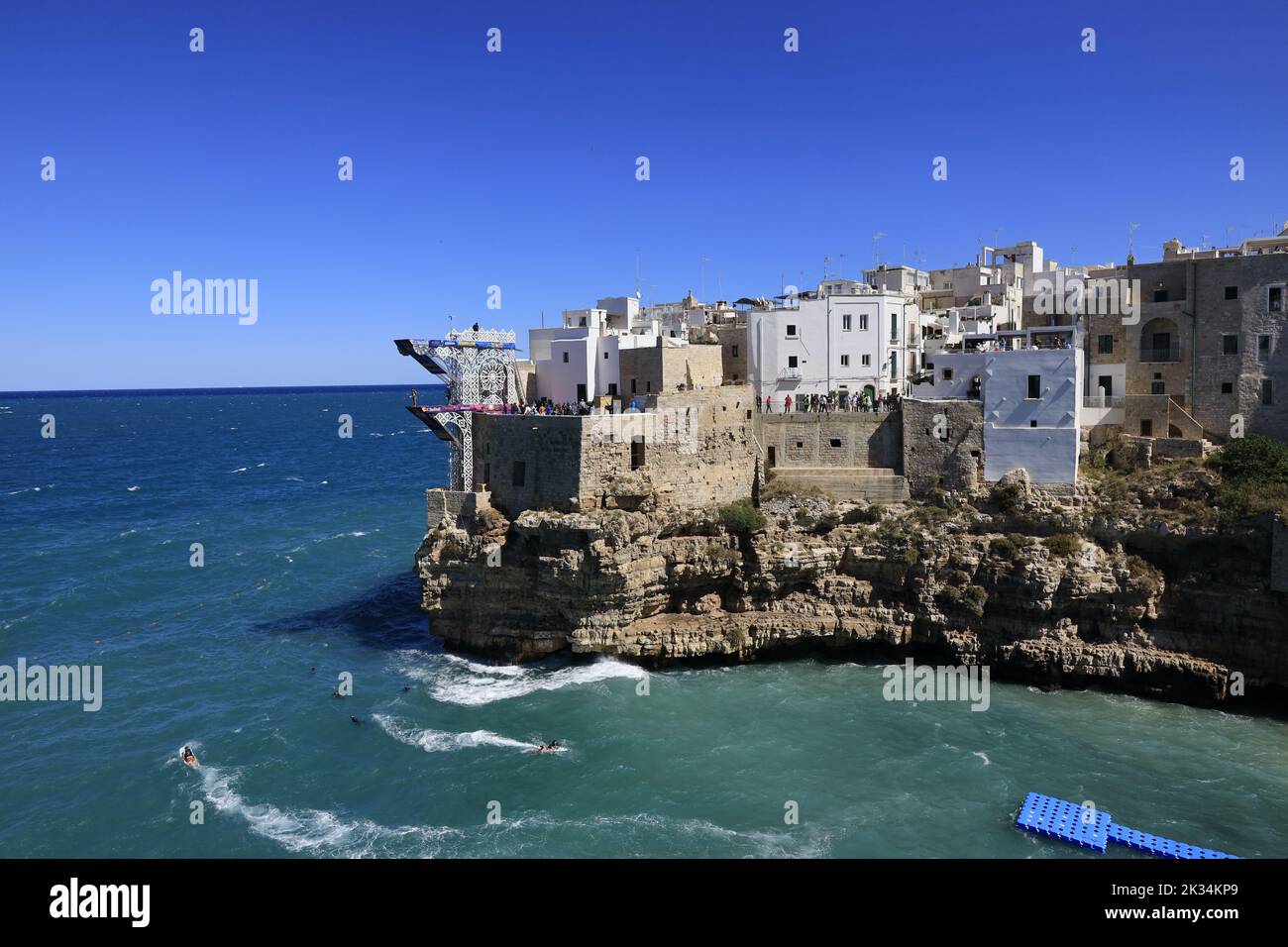 Polignano a Mare, Italien, 18. September 2022. Red Bull Cliff Diving ...