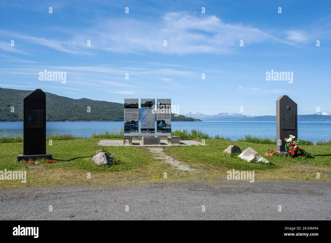 Narvik, Norwegen - 12. Juli 2022: Kriegsdenkmal, das an die ... Narvik, Norwegen - 12. Juli 2022: Kriegsdenkmal, das an die ...