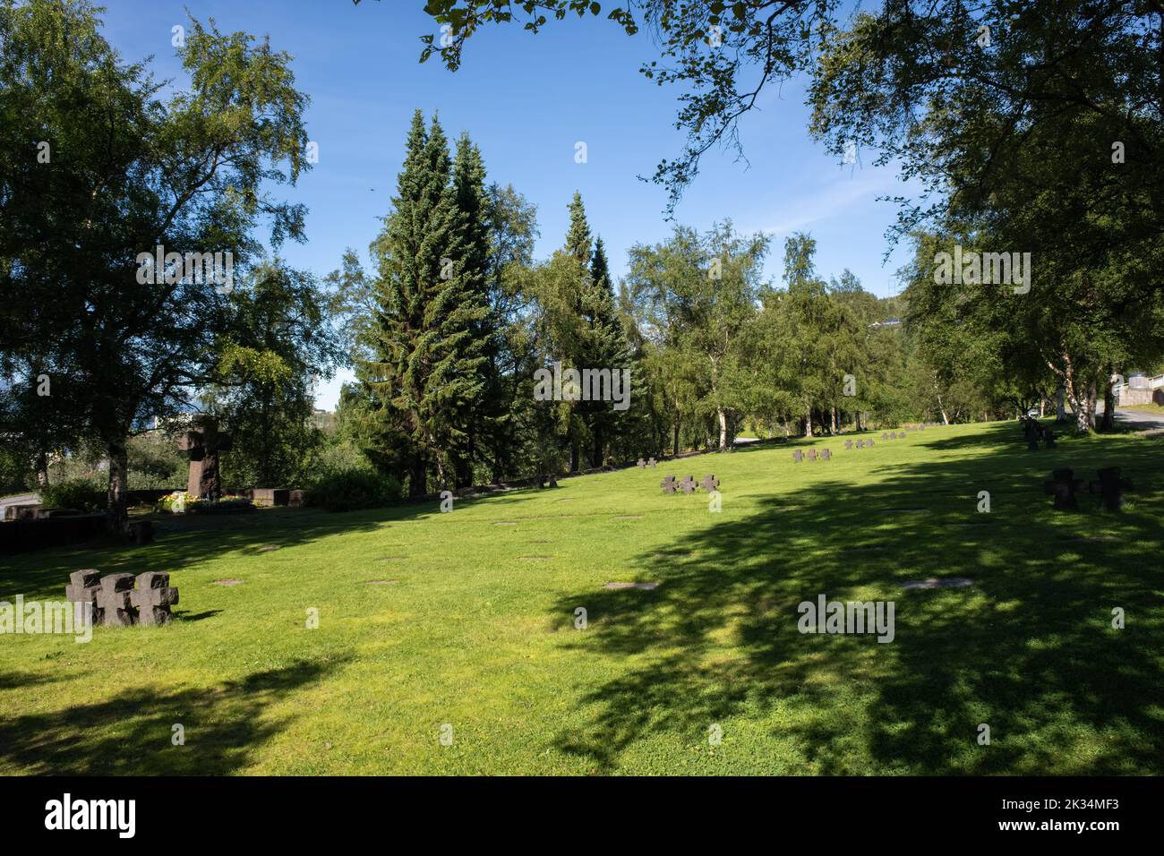 Narvik, Norwegen - 12. Juli 2022: Friedhof Der Stadt Narvik. Deutscher ... Narvik, Norwegen - 12. Juli 2022: Friedhof Der Stadt Narvik. Deutscher ...