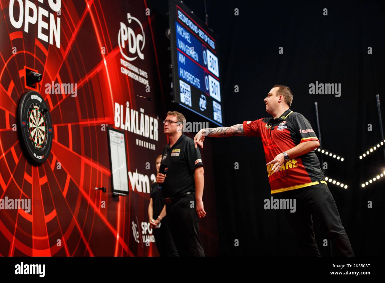 Der Belgier Kim Huybrechts wurde am zweiten Tag der Belgian Darts Open ...
