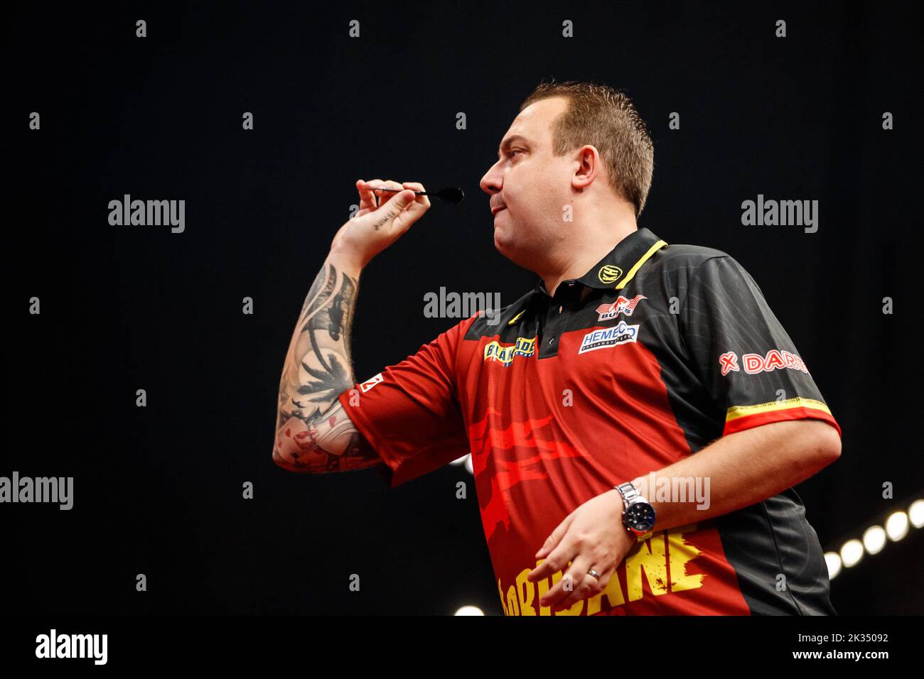 Der Belgier Kim Huybrechts wurde am zweiten Tag der Belgian Darts Open ...