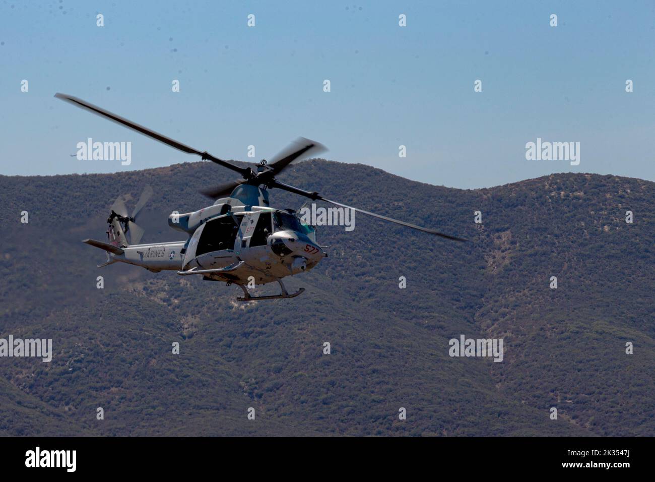 Ein UH-1Y Venom fliegt während der Marine Air-Ground Task Force ...