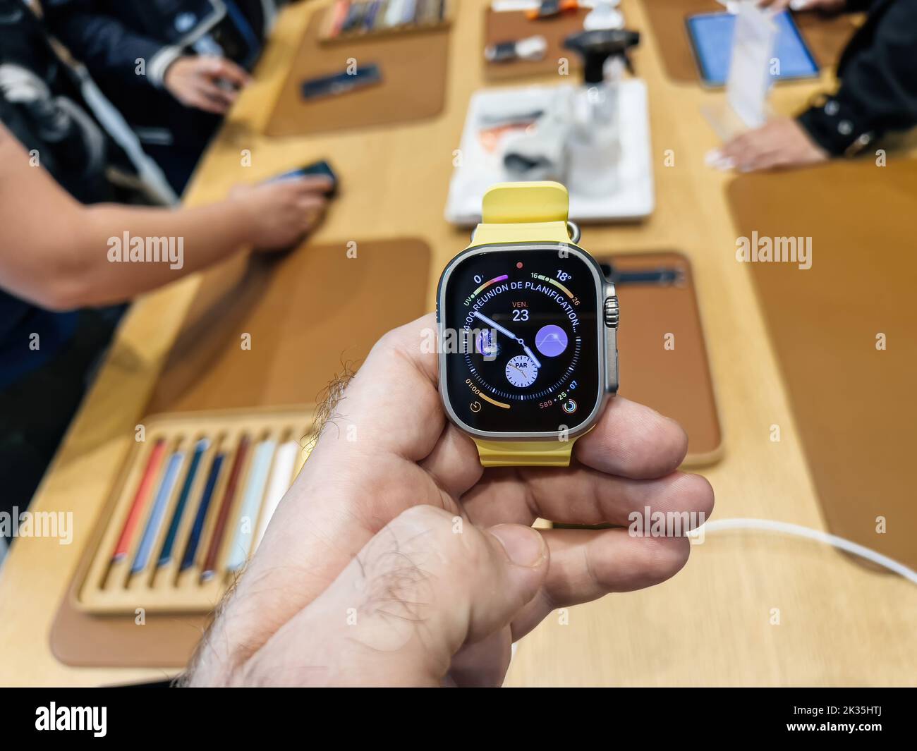 Paris, Frankreich - 23. Sep 2022: Apple Store erster Verkaufstag für ...