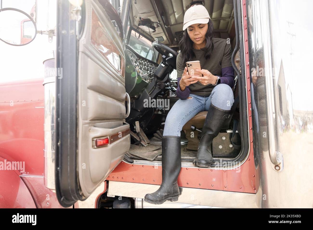 Female farmer wellies -Fotos und -Bildmaterial in hoher Auflösung – Alamy