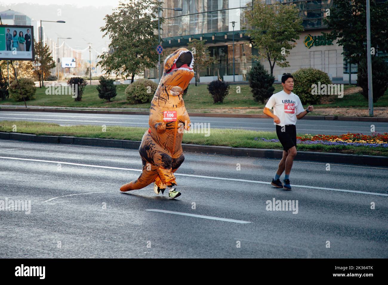 Kasachstan, Almaty-25. September 2022: Almaty-Marathon. Die Menschen ...