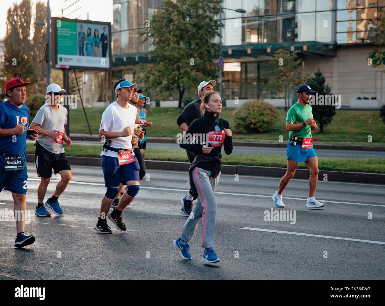 Kasachstan, Almaty-25. September 2022: Almaty-Marathon. Die Menschen ...