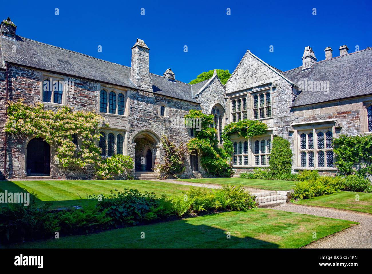 Englisches landhaus -Fotos und -Bildmaterial in hoher Auflösung – Alamy