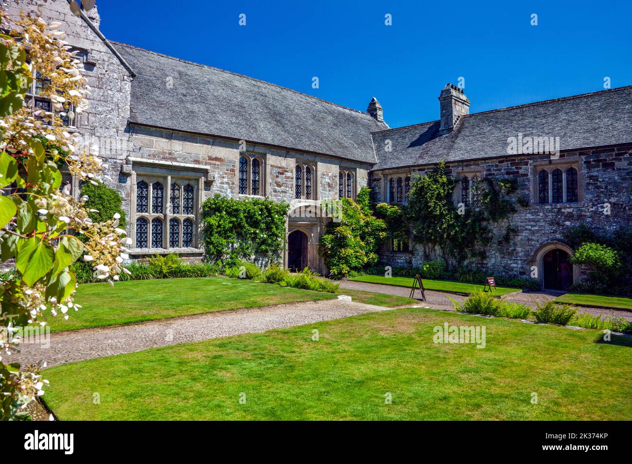 Englisches landhaus -Fotos und -Bildmaterial in hoher Auflösung – Alamy