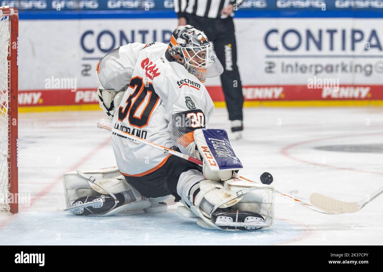 25. September 2022, Berlin: Eishockey: DEL, Eisbären Berlin - Löwen ...