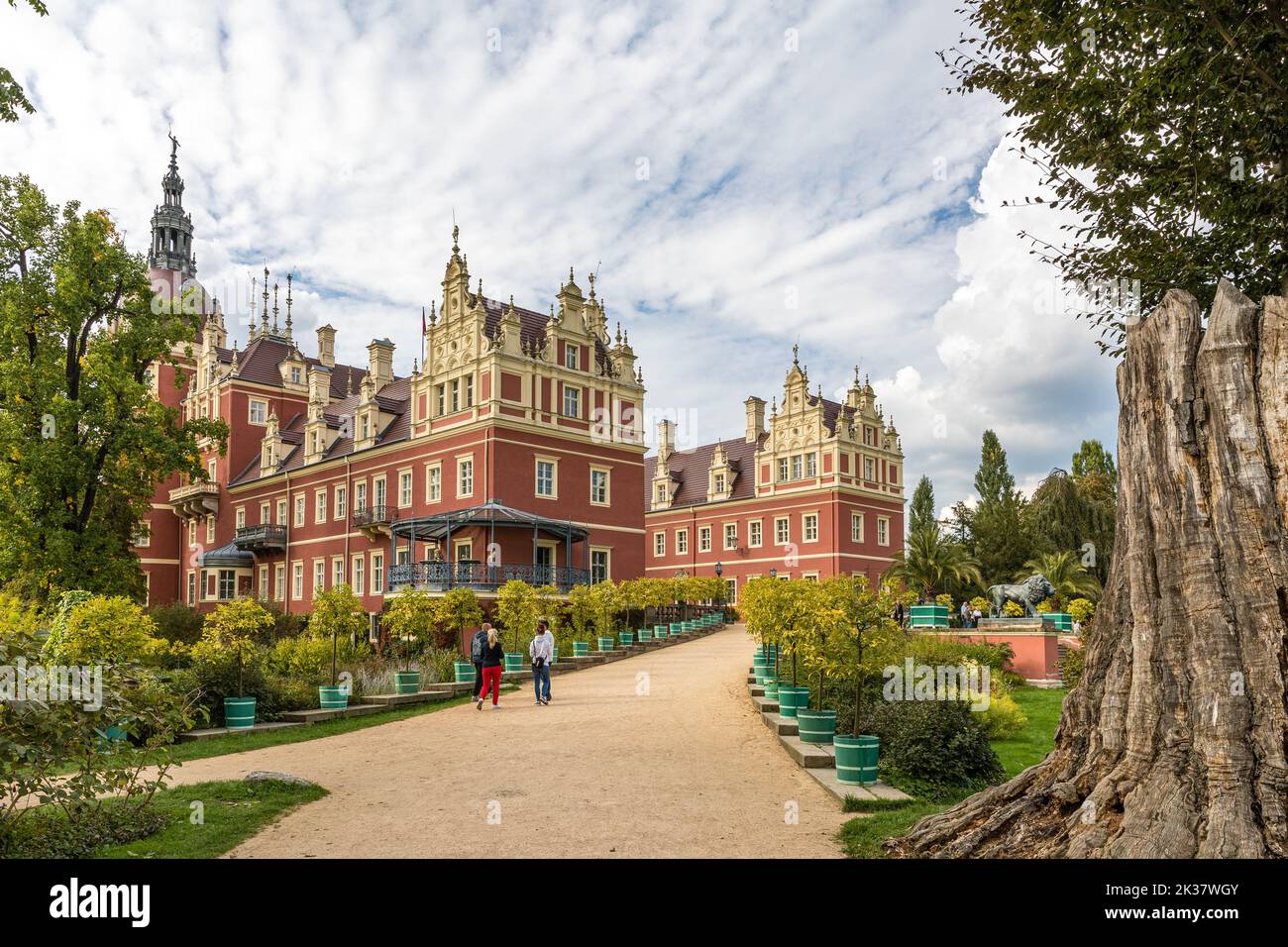 25. September 2022, Sachsen, Bad Muskau: Im Fürst-Pückler-Park in Bad ...