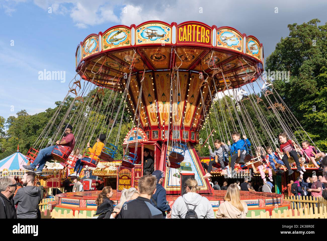 Auf der traditionellen Chair-O-Plane-Vergnügungsfahrt im Carters ...