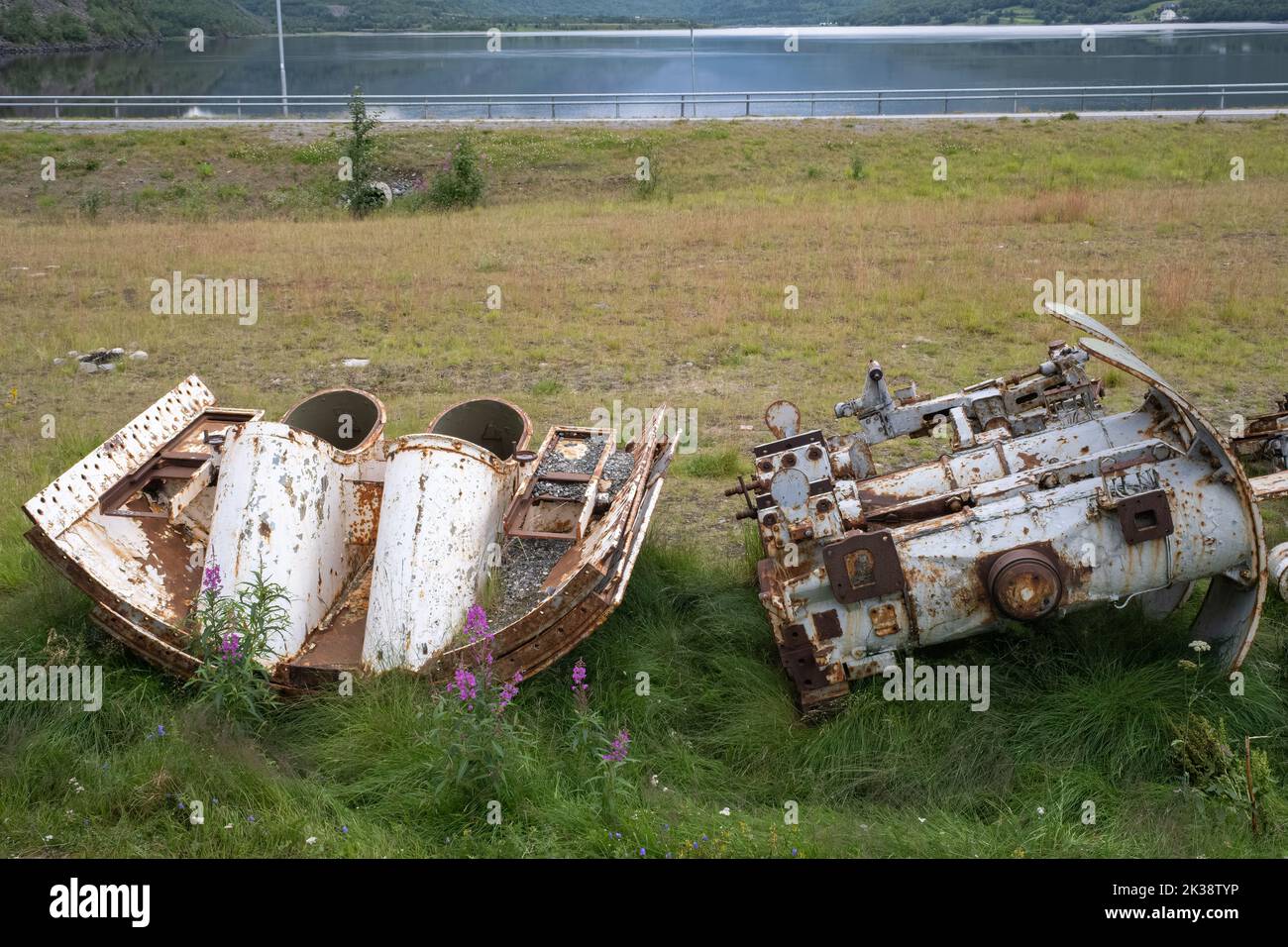 Kafjord, Norwegen - 26. Juli 2022: Tirpitz-Überreste und Gedenkstätten ...