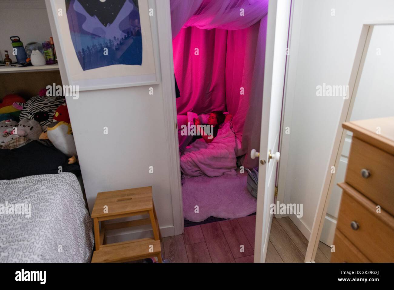 Einfacher schrank -Fotos und -Bildmaterial in hoher Auflösung – Alamy