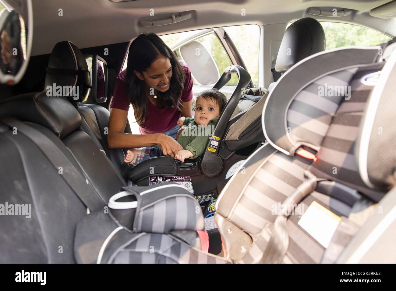 Baby seat -Fotos und -Bildmaterial in hoher Auflösung – Alamy