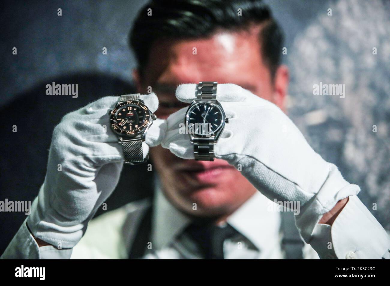 Omega seamaster diver 300m 007 edition -Fotos und -Bildmaterial in ...