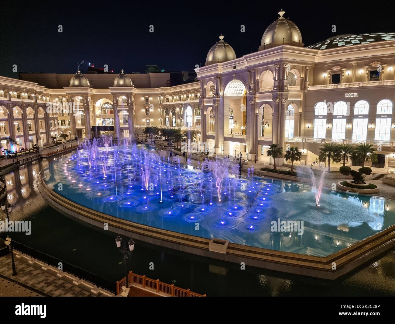 Shopping mall doha qatar -Fotos und -Bildmaterial in hoher Auflösung ...