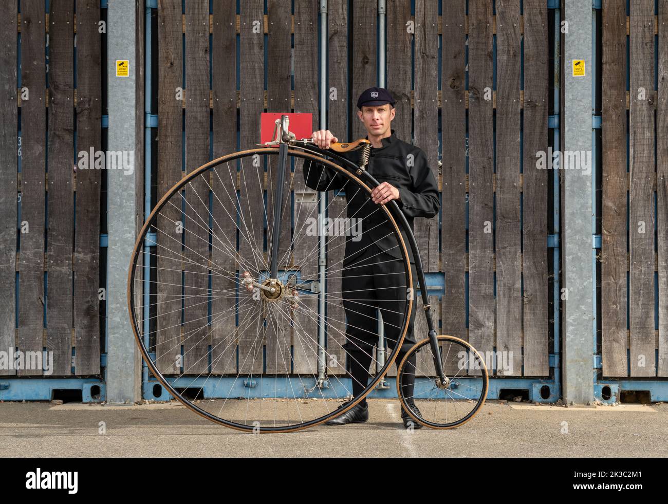 Michael gray mit seinem 1888er rudge ordinary hillingdon cycle circuit ...