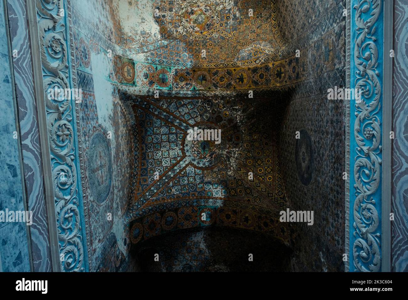 Decke der Hagia Sophia Moschee, Details der Hagia Sophia beschädigt ...