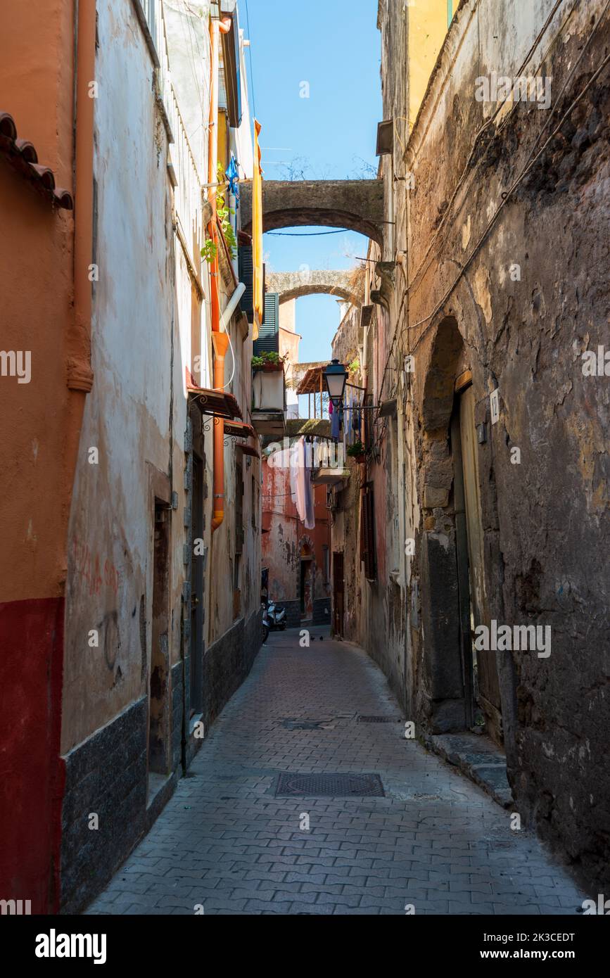 Schmale weg -Fotos und -Bildmaterial in hoher Auflösung – Alamy