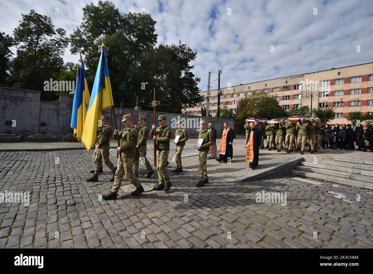 Lviv, Ukraine. 24. September 2022. Soldaten marschieren mit ...