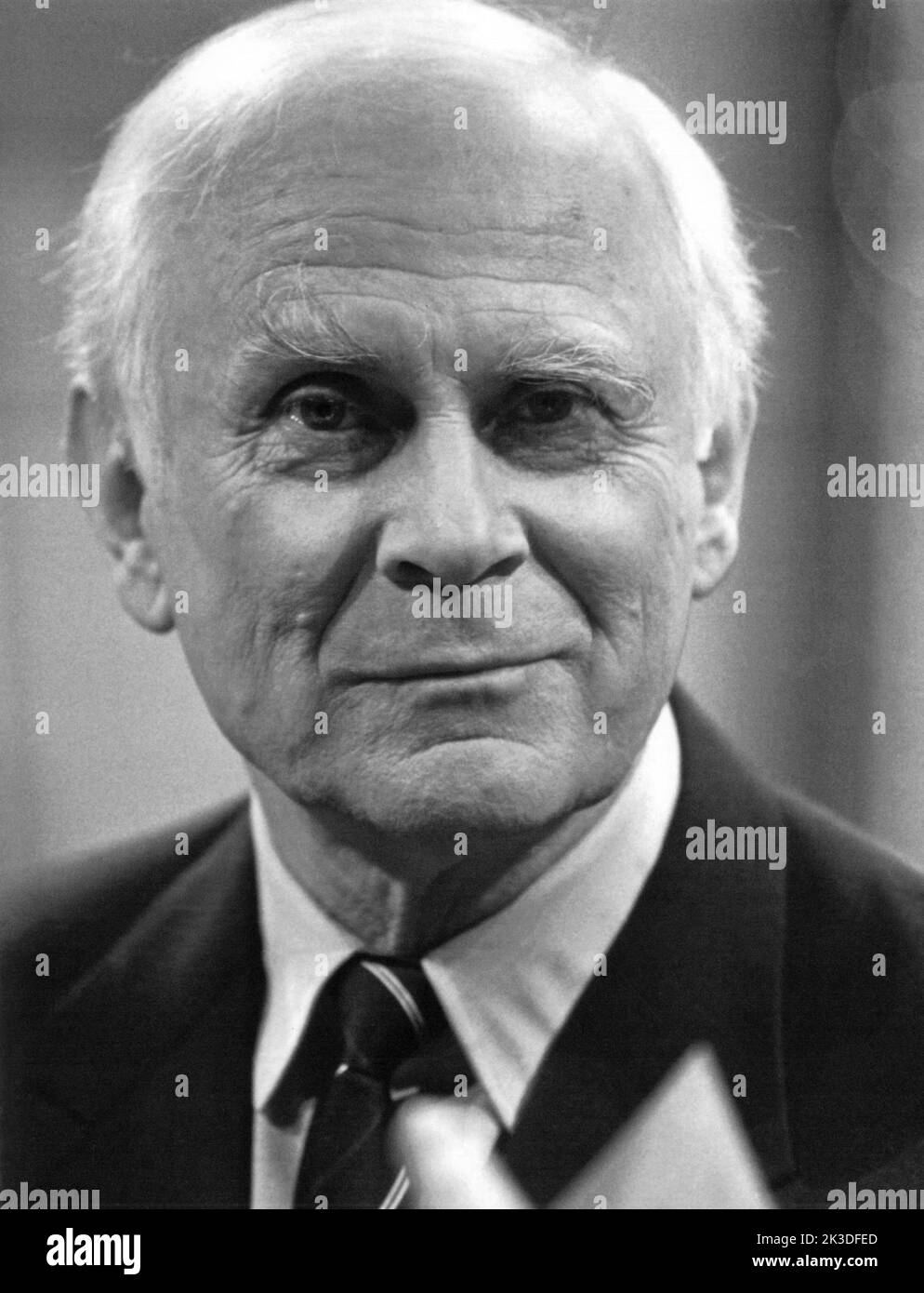 Vicco von bülow loriot Schwarzweiß-Stockfotos und -bilder - Alamy