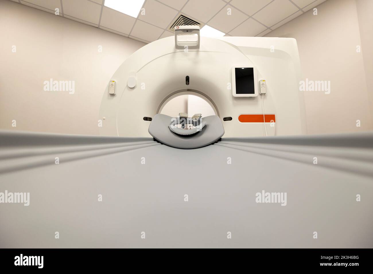 Bei einer computergestützten Tomographie (CT) werden Röntgenstrahlen ...