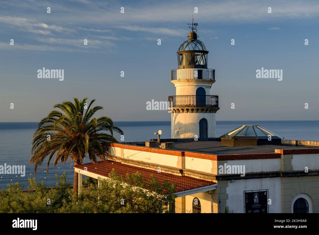 Sonnenaufgang vom Leuchtturm von Calella (Maresme, Barcelona ...