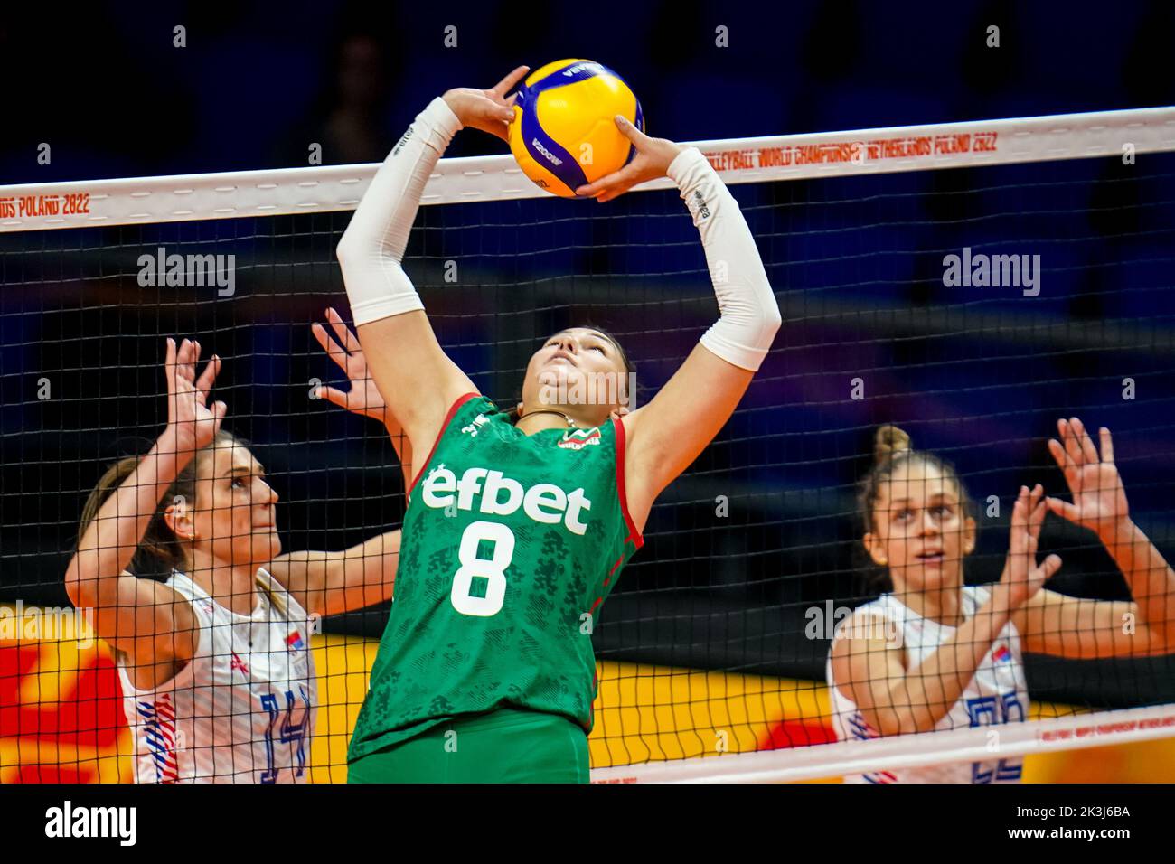 ARNHEM, NIEDERLANDE - 26. SEPTEMBER: Petya Barakova aus Bulgarien spielt am 4. Tag der FIVB ...