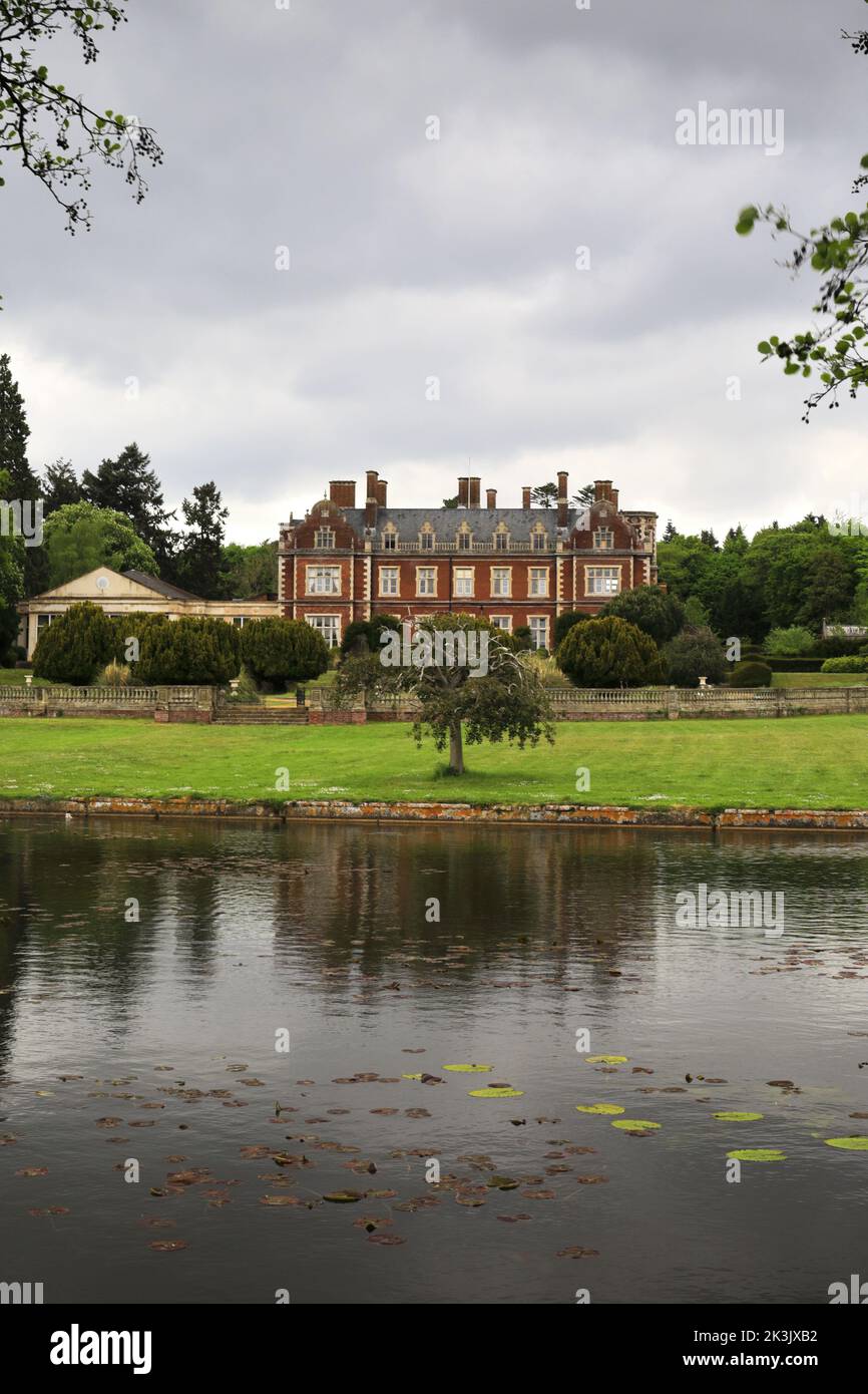 Lynford Hall and Lake, Lynford Village in der Nähe von Thetford ...